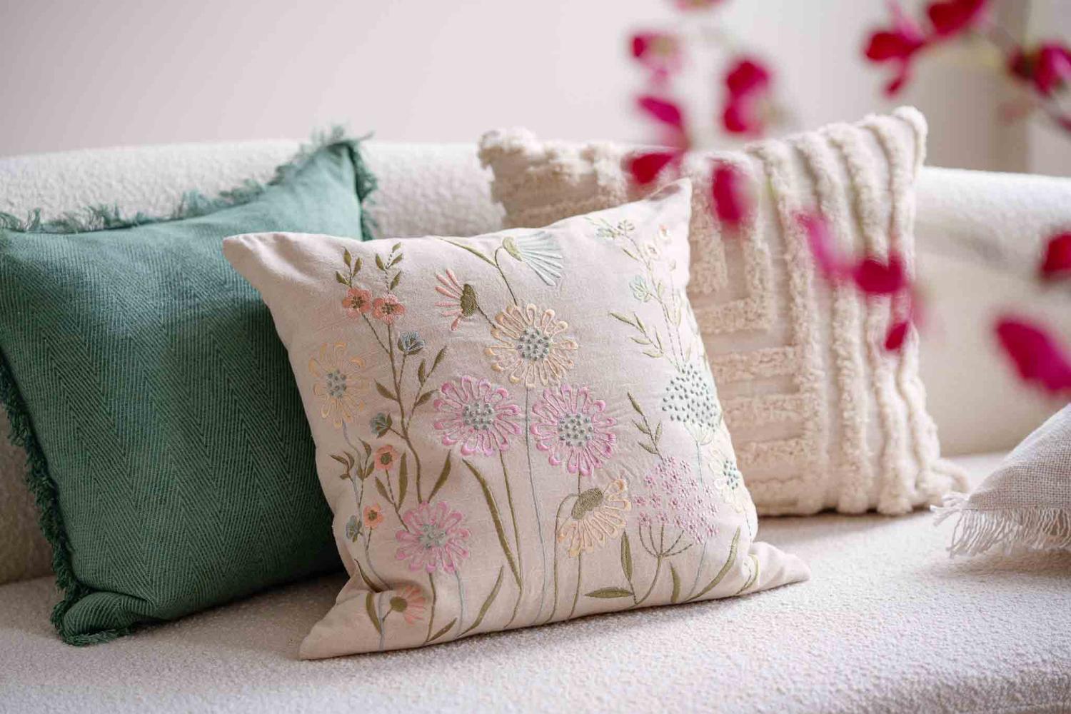 Puterekk Saga brodert multi 48x48cm | Kremmerhuset